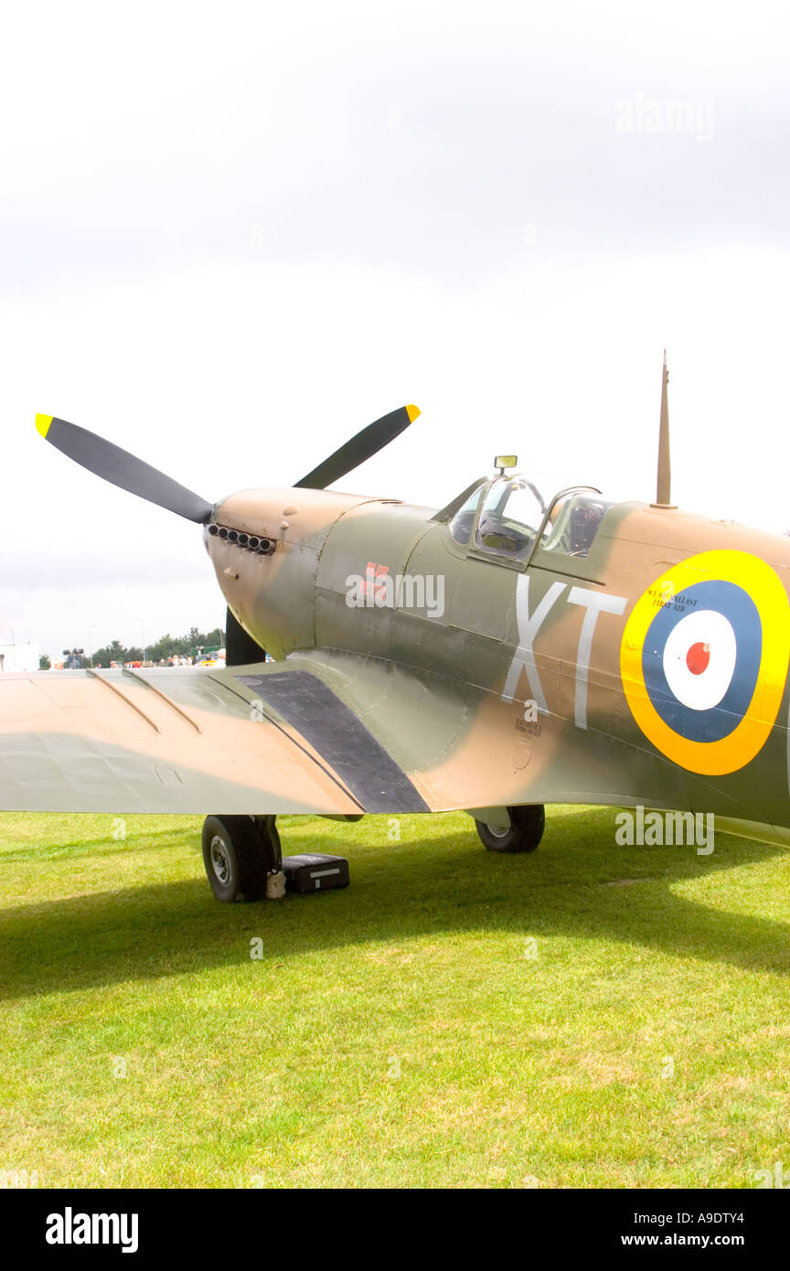 Spitfire aircraft flying hi-res stock photography and images - Alamy