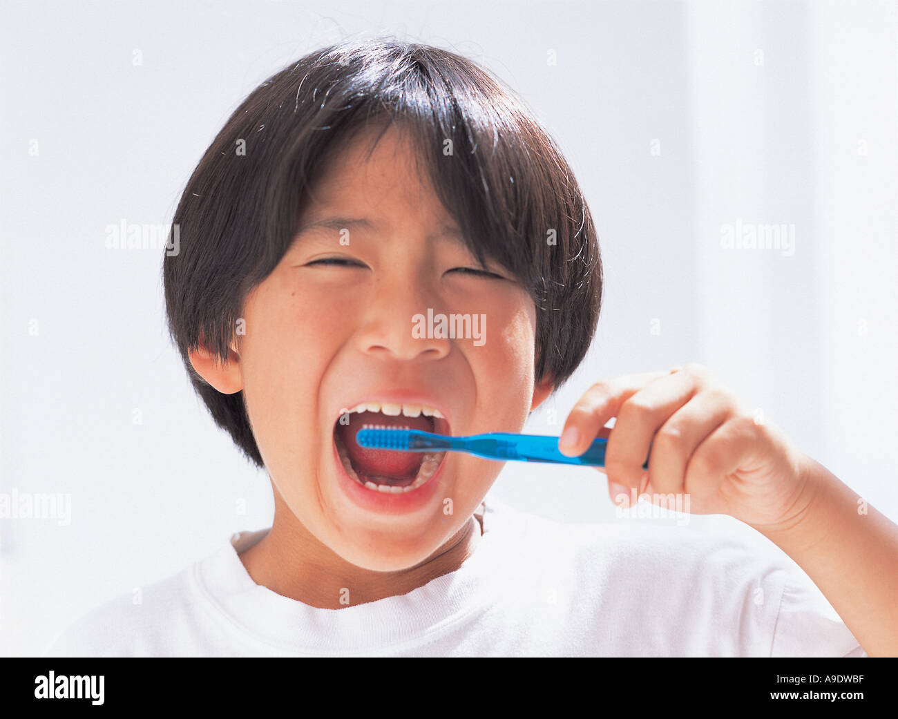 Child brushing teeth Stock Photo - Alamy