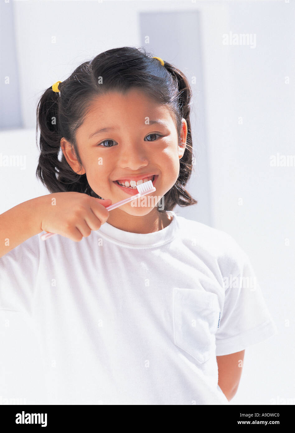 Child brushing teeth Stock Photo - Alamy