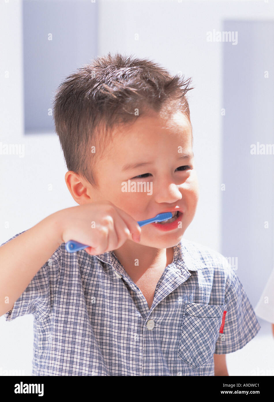 Child brushing teeth Stock Photo - Alamy