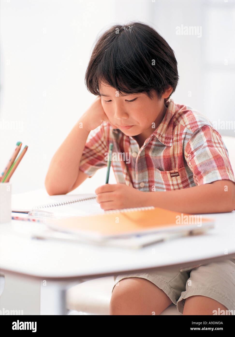 Japan boys study hi-res stock photography and images - Alamy