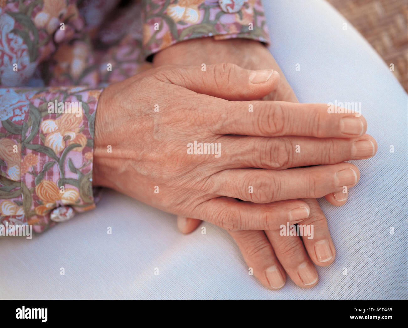 Hands in lap Stock Photo - Alamy