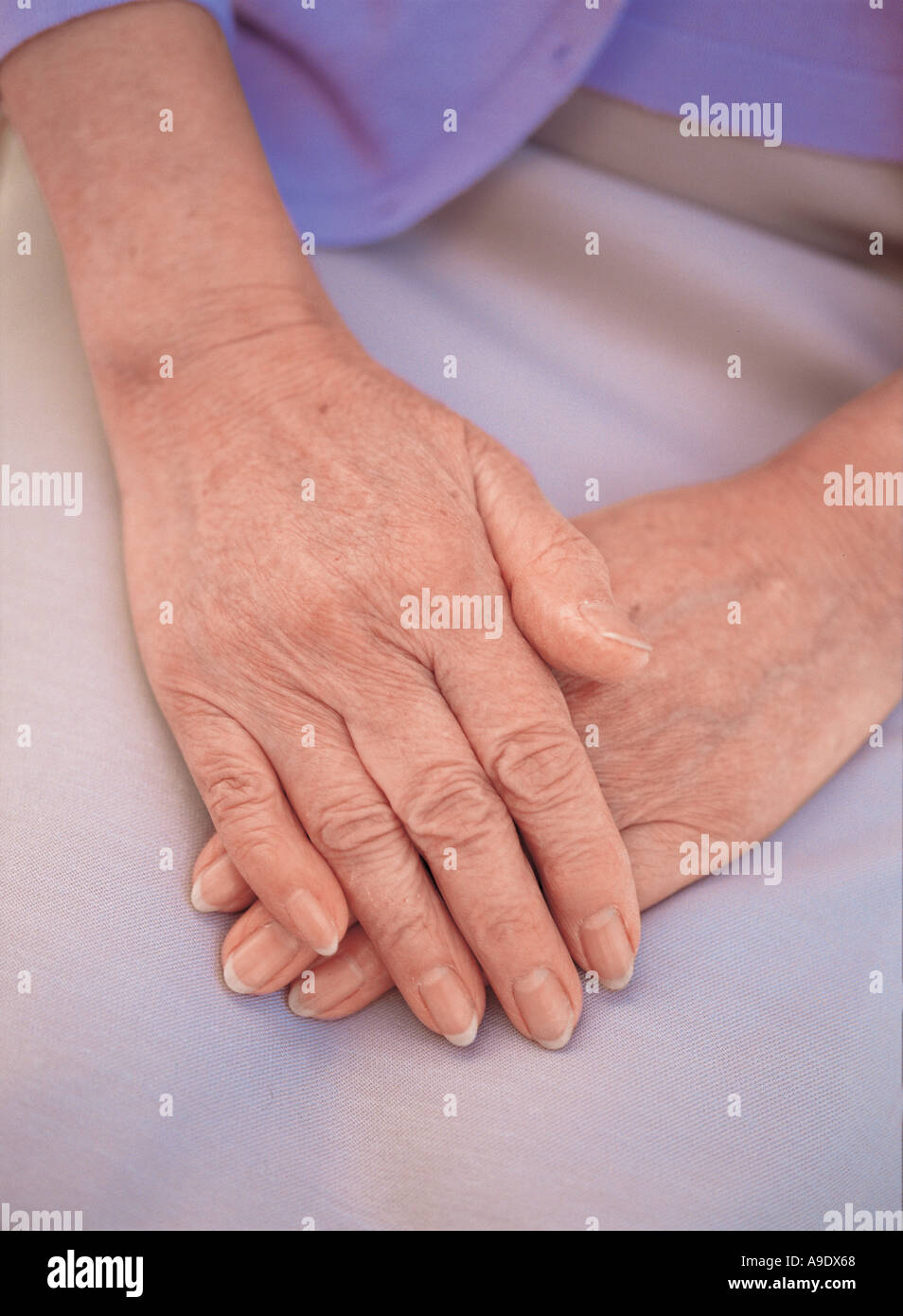 Hands in lap Stock Photo - Alamy