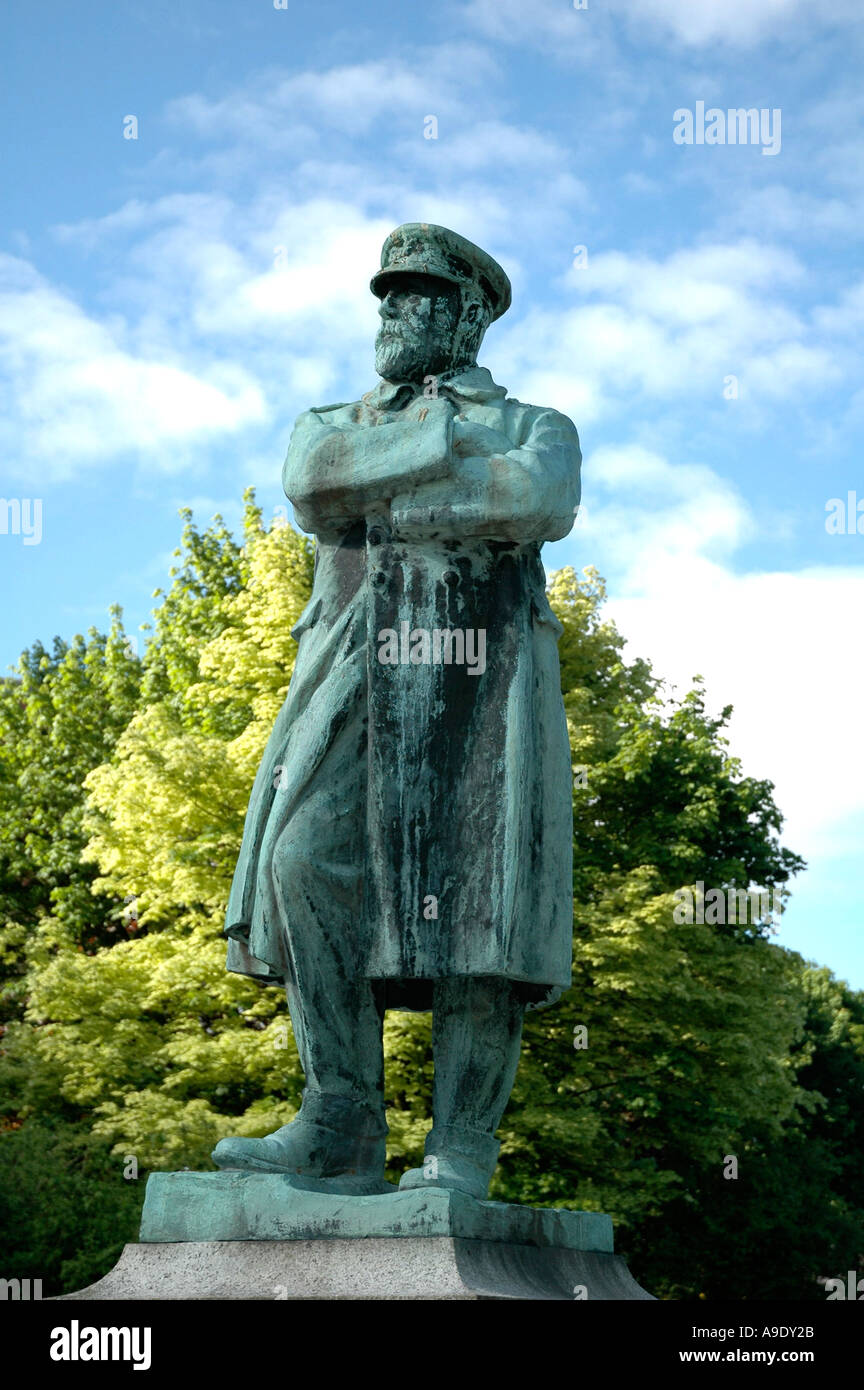 Statue of Captain Smith Master of The Titanic standing in Beacon Park ...