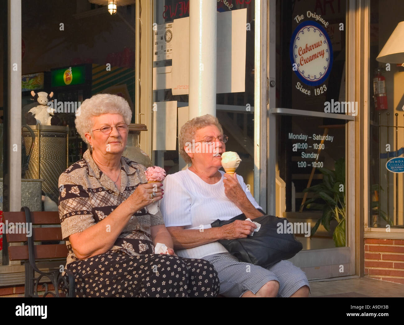 Ladies Eating Ice Cream Stock Photo - Alamy