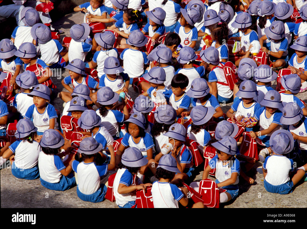 South korea school children hi-res stock photography and images - Alamy