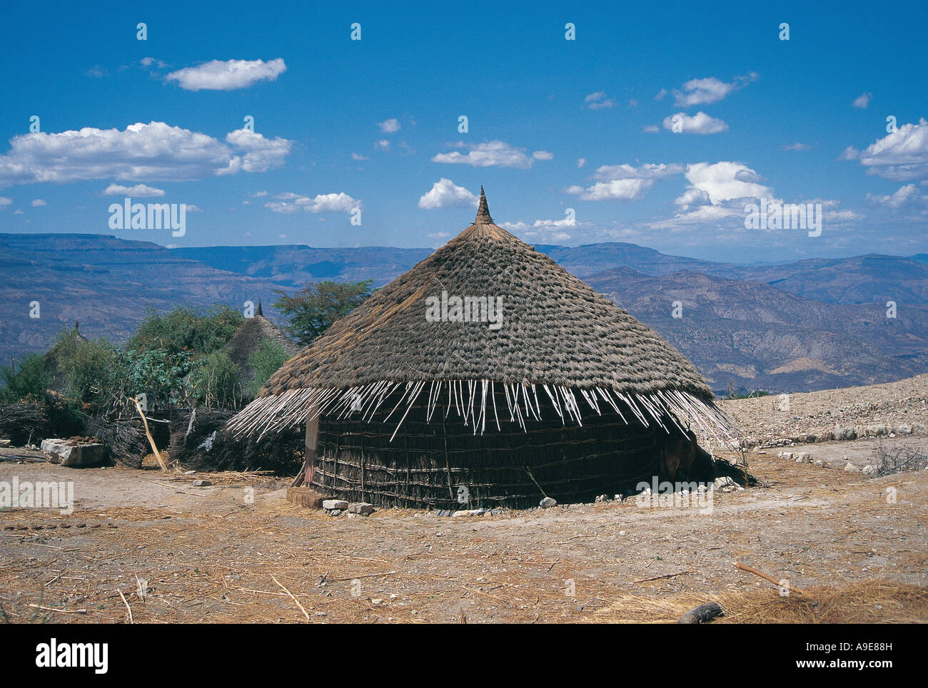 Ethiopia tukul hut hi-res stock photography and images - Alamy