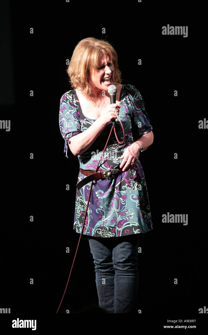 Artiste international hi-res stock photography and images - Alamy