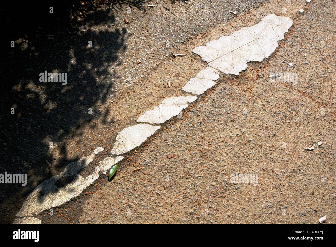 White arrow up shadow hi-res stock photography and images - Alamy