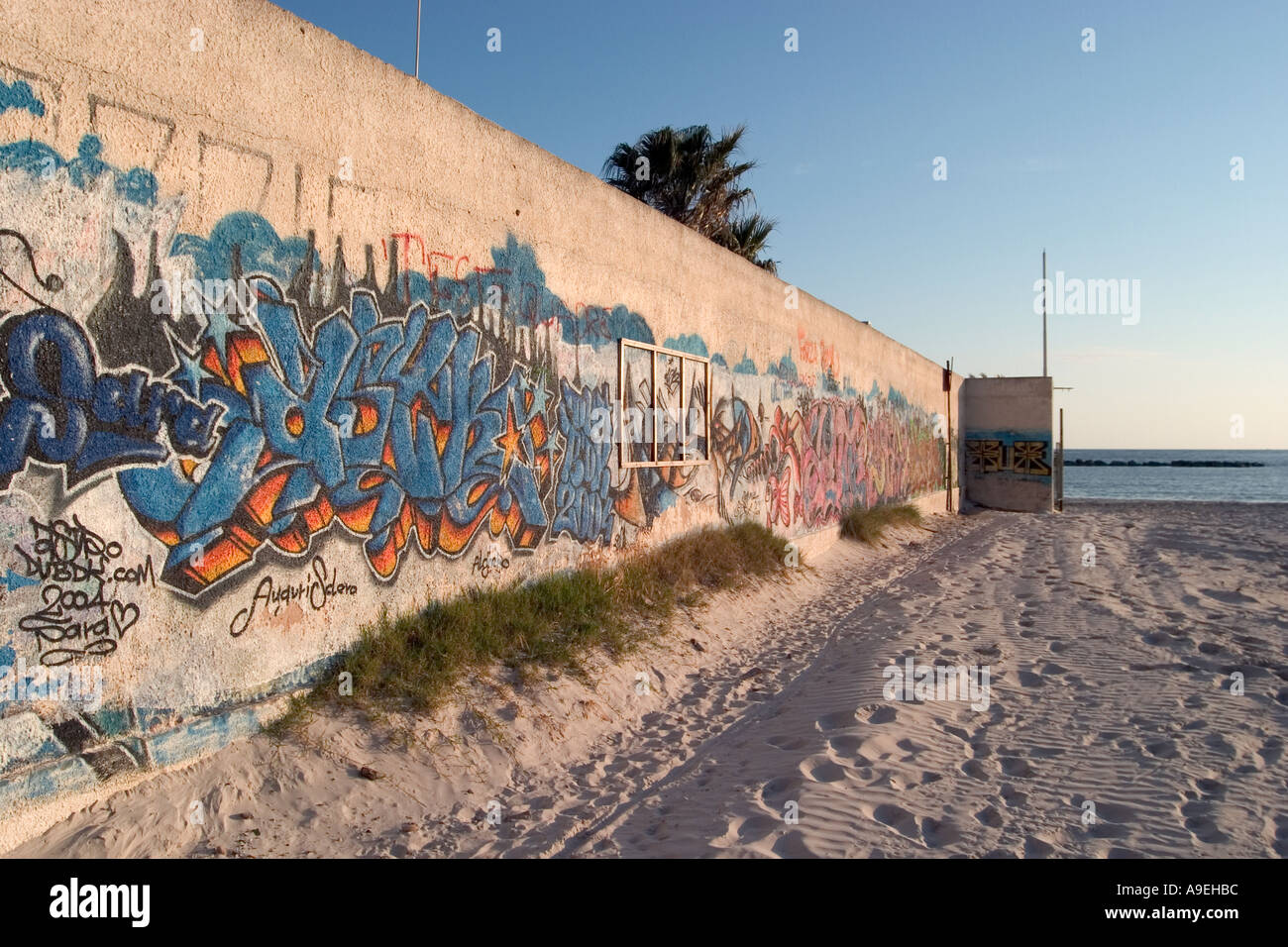 Graffiti on beach hi-res stock photography and images - Alamy
