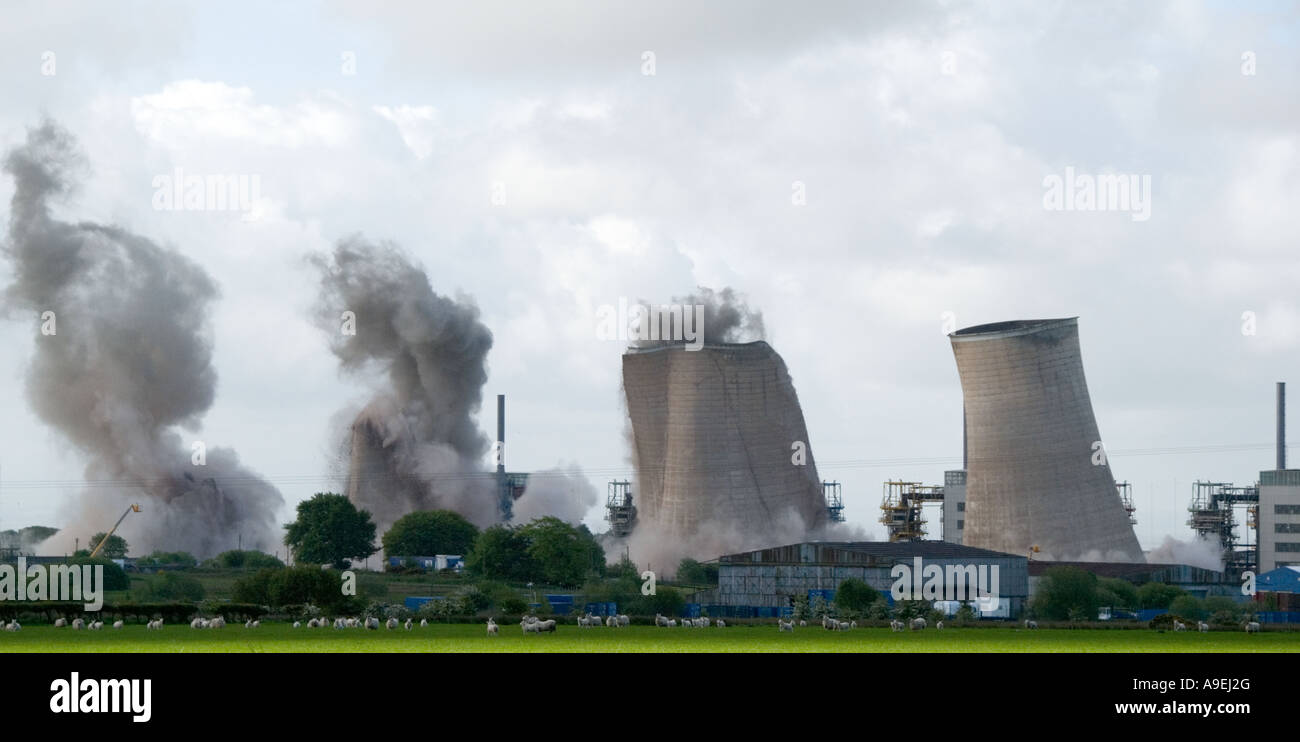 Demolition of four cooling towers at Chapelcross Magnox nuclear power ...