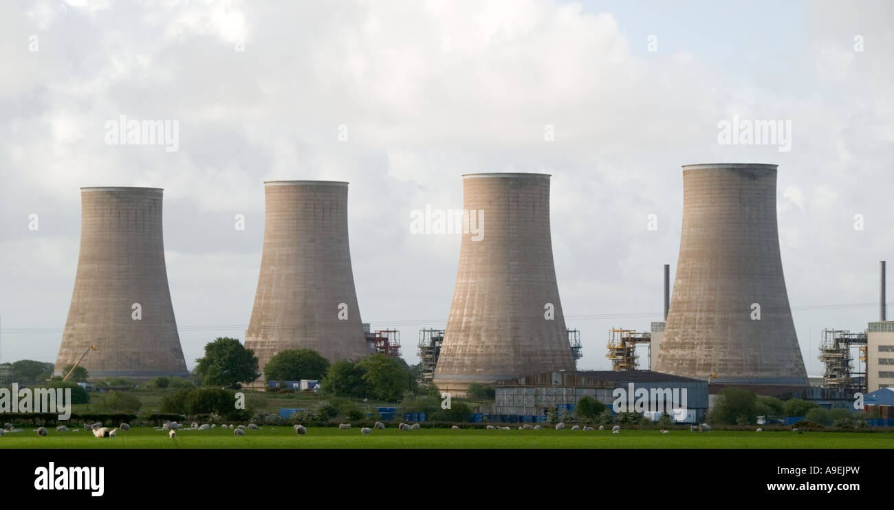 Chapelcross nuclear power station hi-res stock photography and images ...