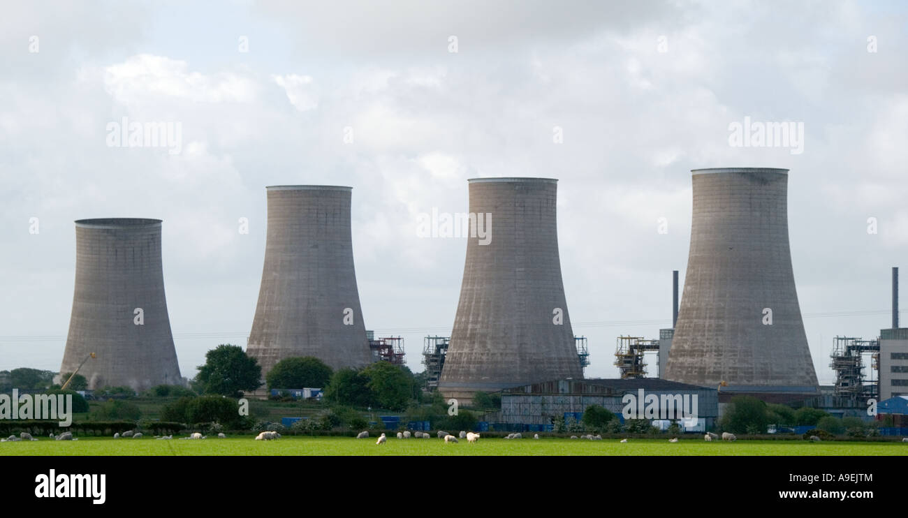 Chapelcross nuclear power station hi-res stock photography and images ...