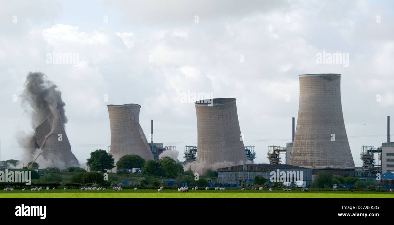 Chapelcross nuclear power station hi-res stock photography and images ...
