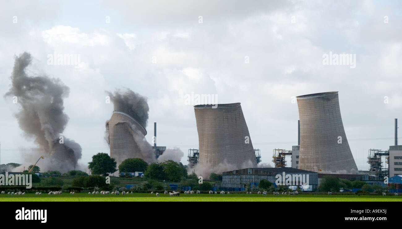 Chapelcross nuclear power station hi-res stock photography and images ...