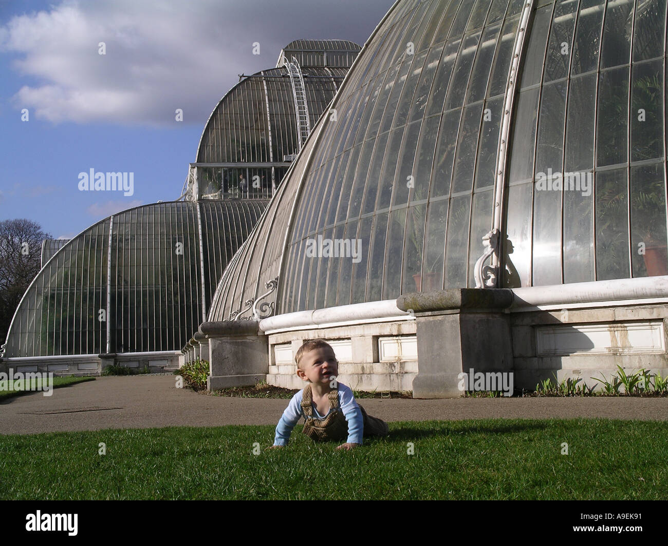 Child kew gardens hi-res stock photography and images - Alamy