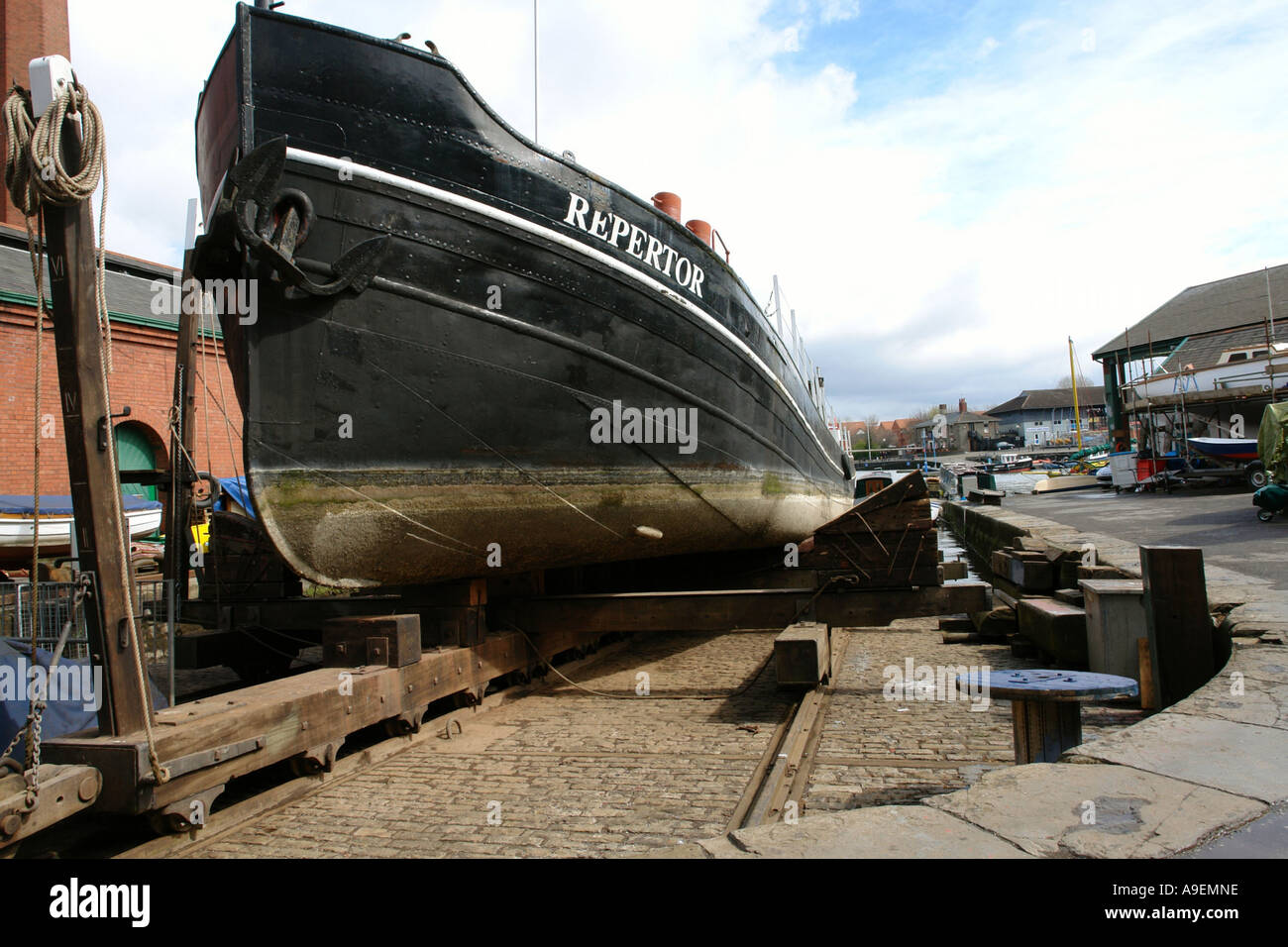 Bristol harbourside community hi-res stock photography and images - Alamy