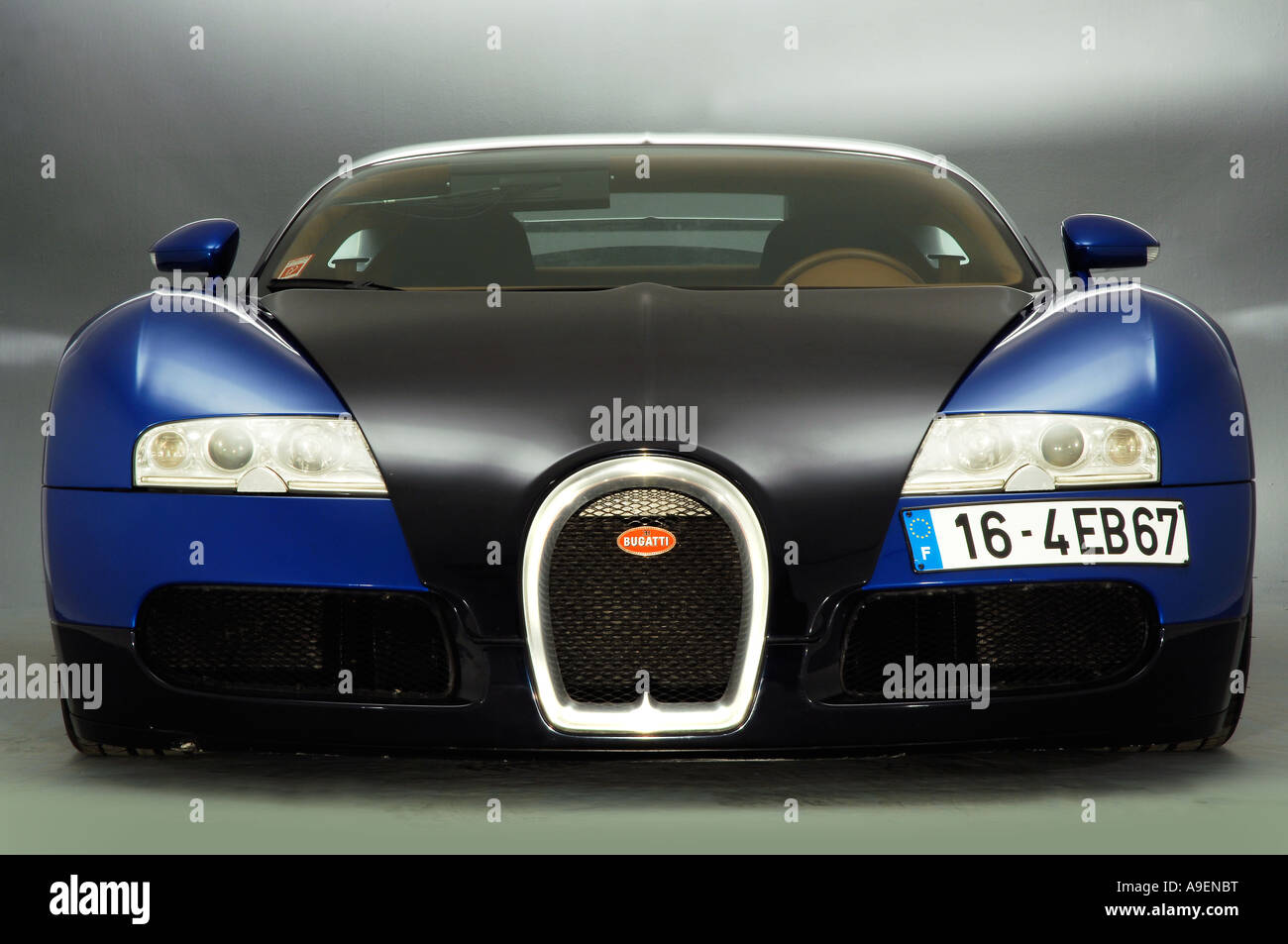 Bugatti front grille hi-res stock photography and images - Alamy