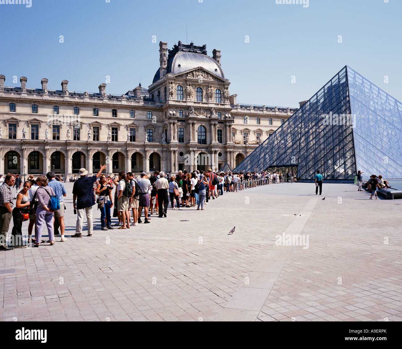 Louvre tourists queue hi-res stock photography and images - Alamy