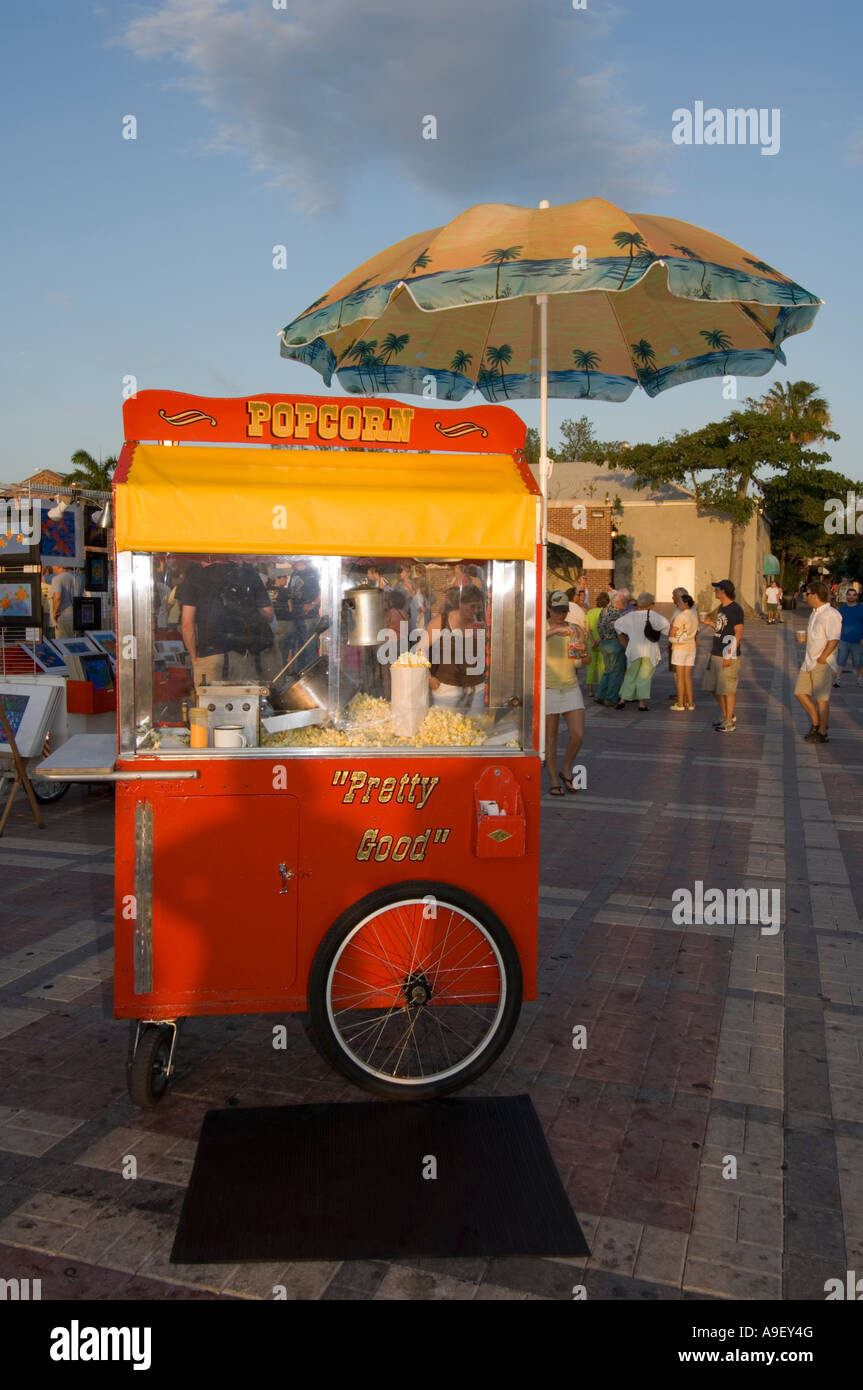 Popcorn cart hi-res stock photography and images - Alamy