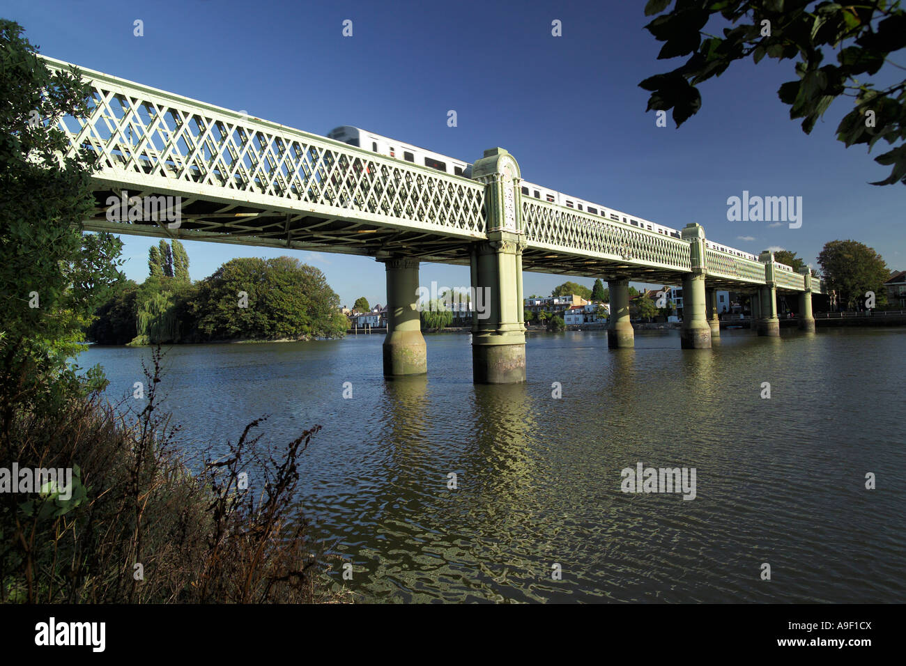 Kew bridge train hi-res stock photography and images - Alamy