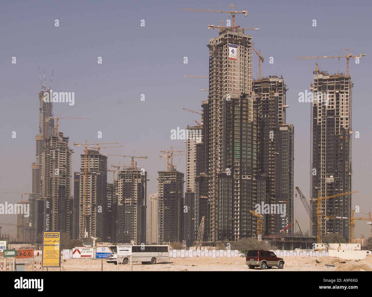 Unfinished building dubai hi-res stock photography and images - Alamy