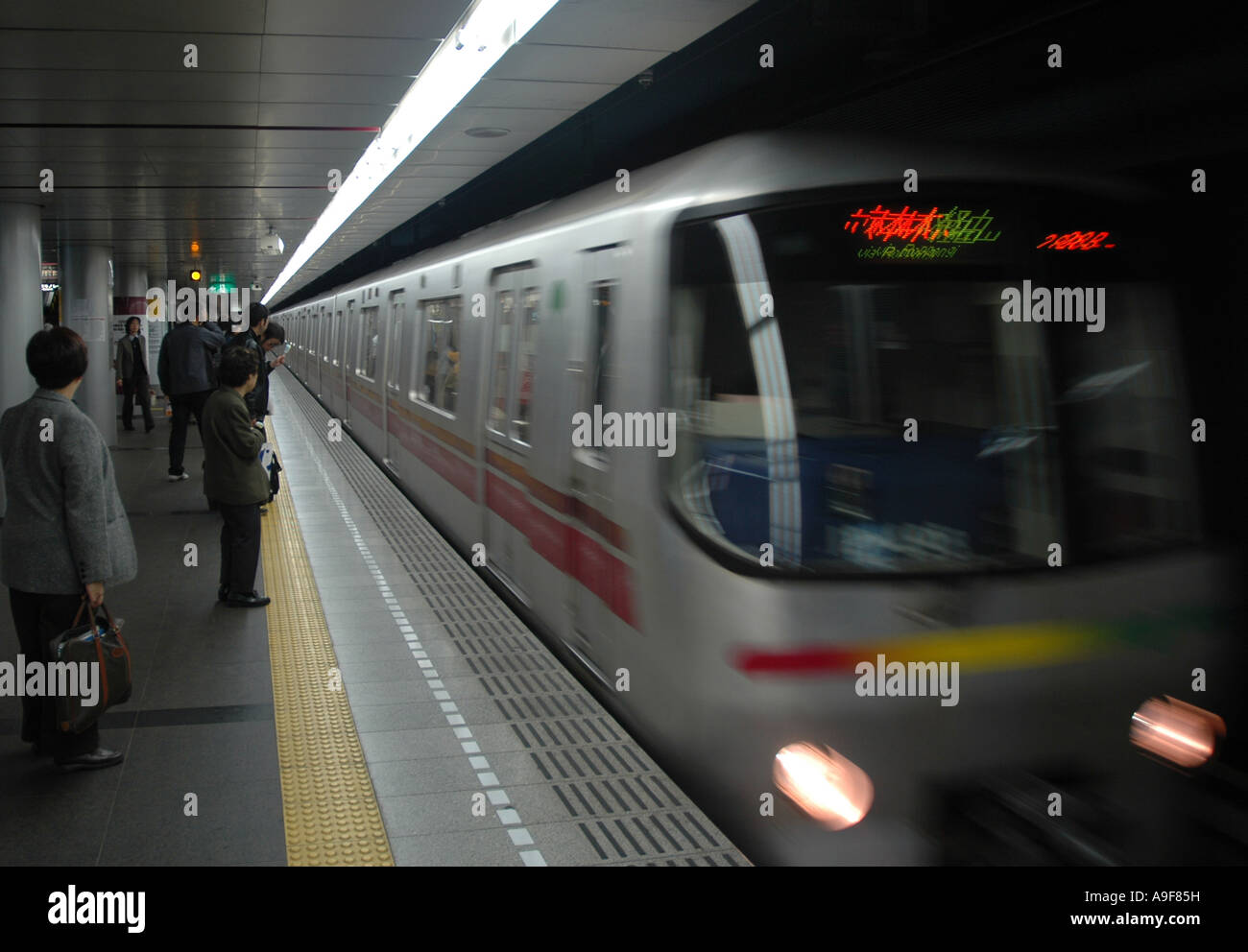 Osaka subway system hi-res stock photography and images - Alamy