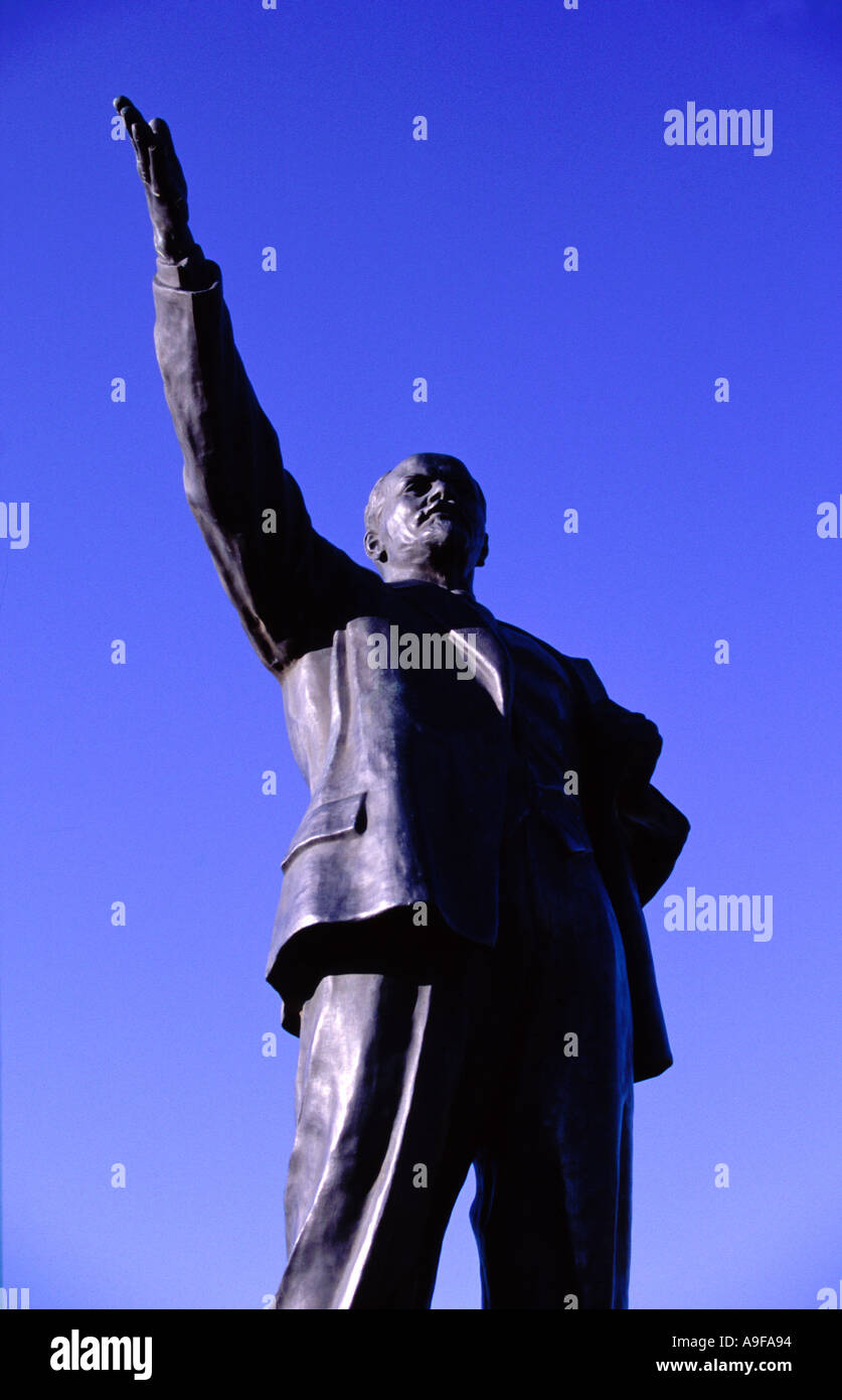 Huge communist statue hi-res stock photography and images - Alamy