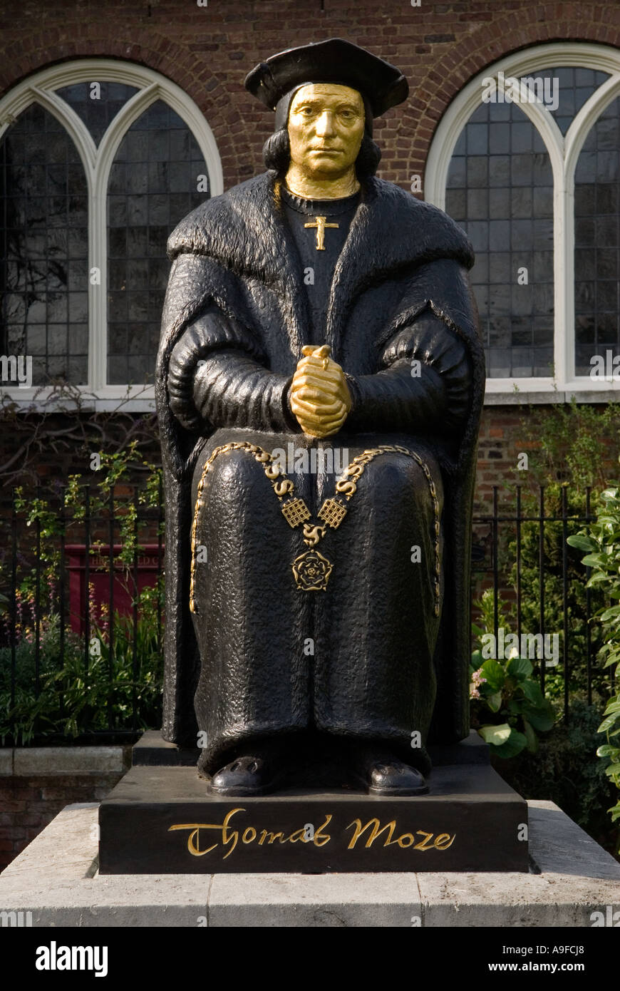 Sir thomas moore statue hi-res stock photography and images - Alamy
