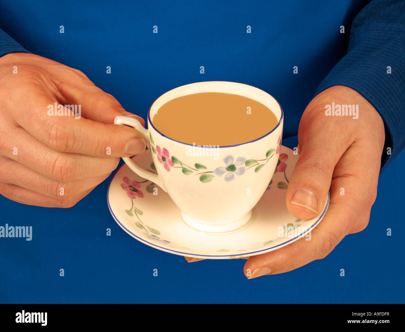 MAN HOLDING CUP OF TEA Stock Photo - Alamy