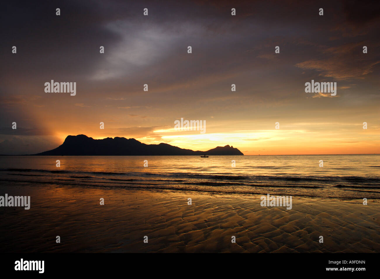 Tidal flat malaysia borneo hi-res stock photography and images - Alamy