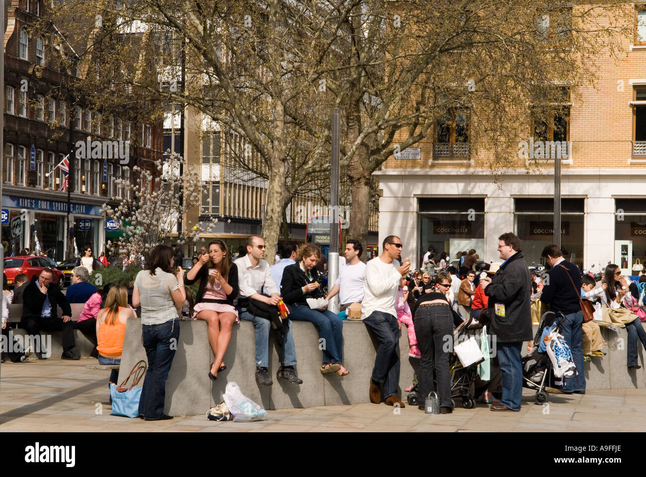Kings Road Chelsea "Duke of York" square London SW3 Group of prosperous ...