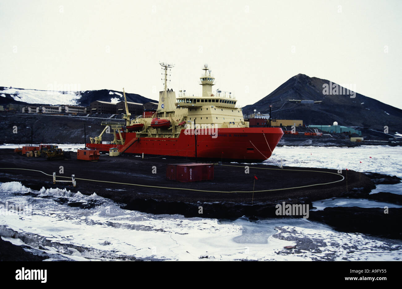 American icebreaker nathanael palmer hi-res stock photography and ...