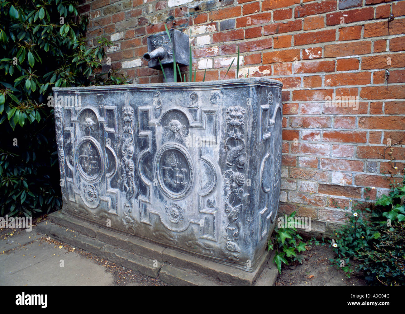Old water trough hi-res stock photography and images - Alamy