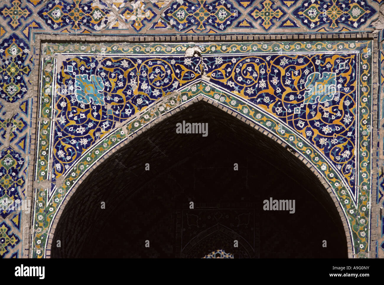 Islamic tiles on Mosque in Samarkand Stock Photo - Alamy
