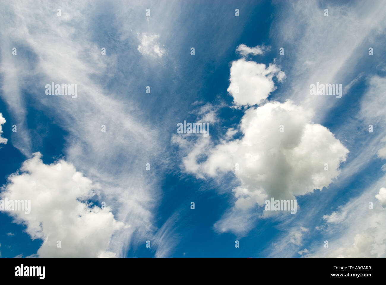 White louds hi-res stock photography and images - Alamy