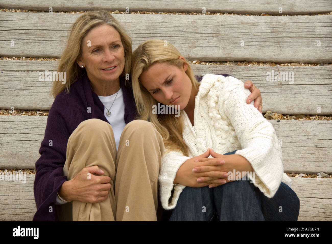 Mum talking to daughter upset hi-res stock photography and images - Alamy