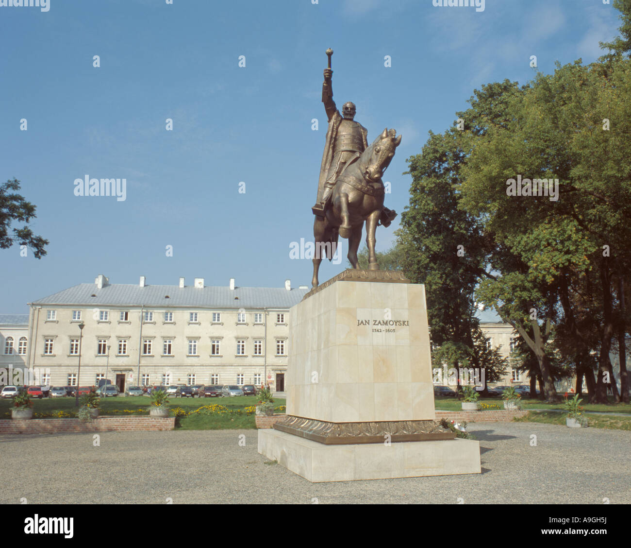 Statue of Jan Zamoyski, with the Zamoyski Palace beyond, Zamosc ...