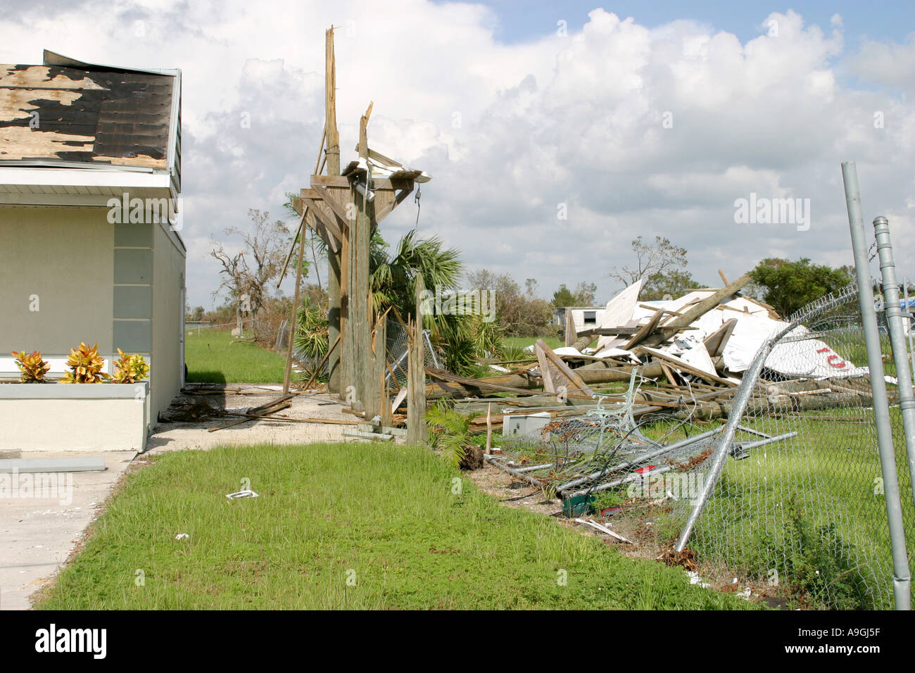 Strong powerful tornado hurricane hi-res stock photography and images ...