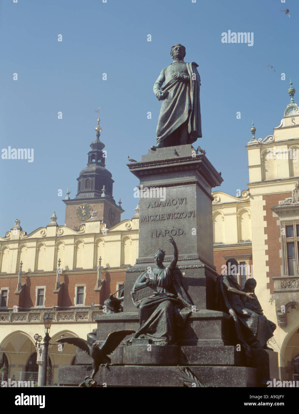 Statue of Adam Mickiewicz ( 1798-1855 ), Rynek Glowny ( Main Market ...