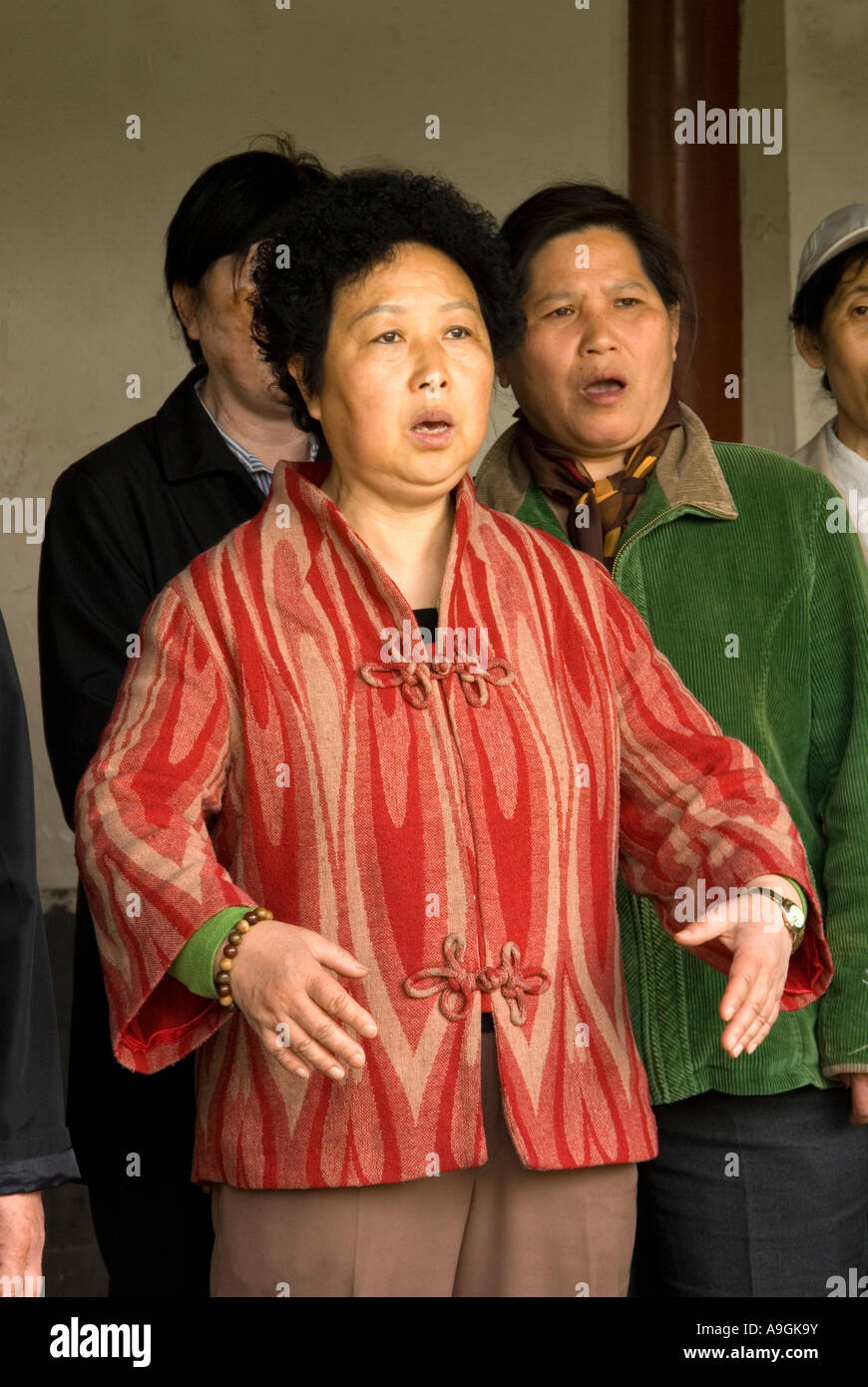 Morning opera singing exercises in Tiantan Temple of Heaven Park ...