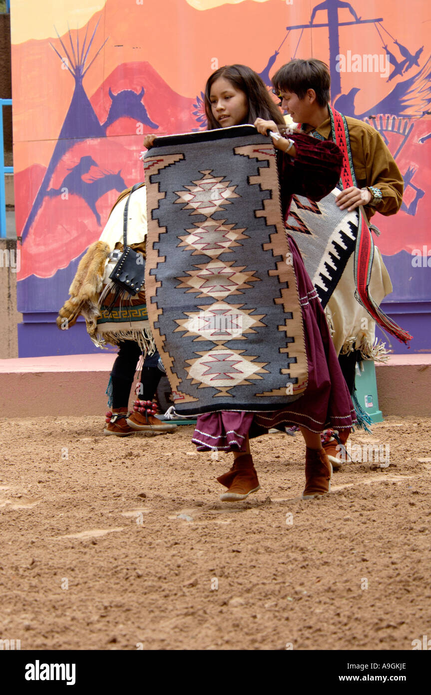 Navajo Pollen Trail Dancers honor weavers with the Sash and Rug Dance ...