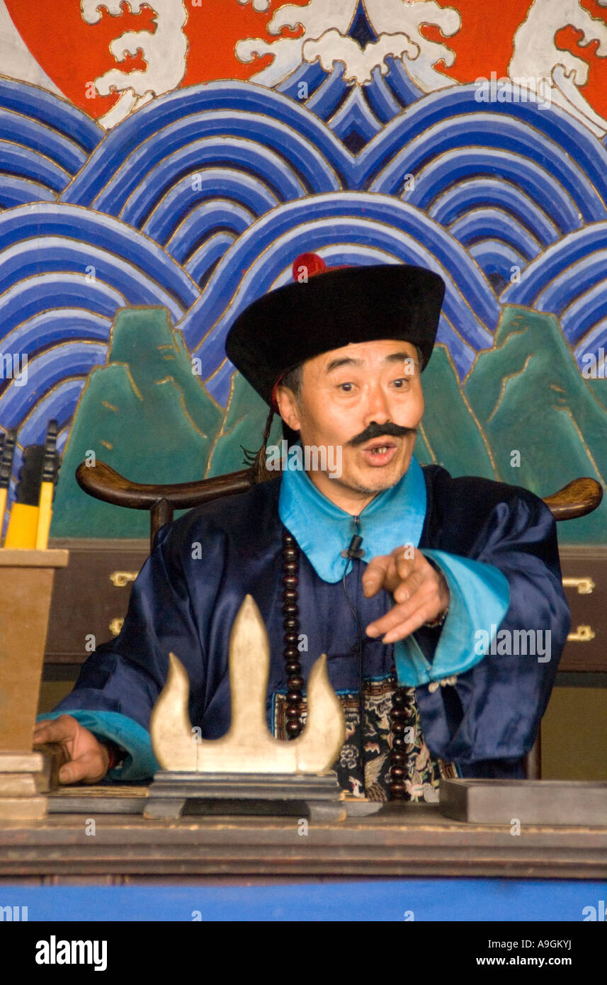 Ancient chinese judge hi-res stock photography and images - Alamy