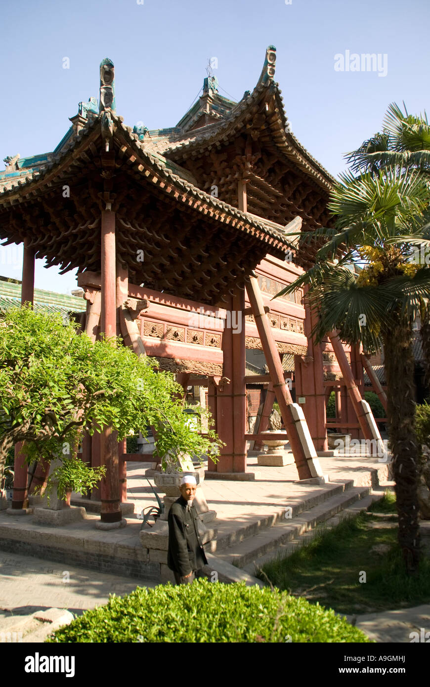 Xi'an's Great Mosque with Hui Muslim entering past Chinese style wooden ...