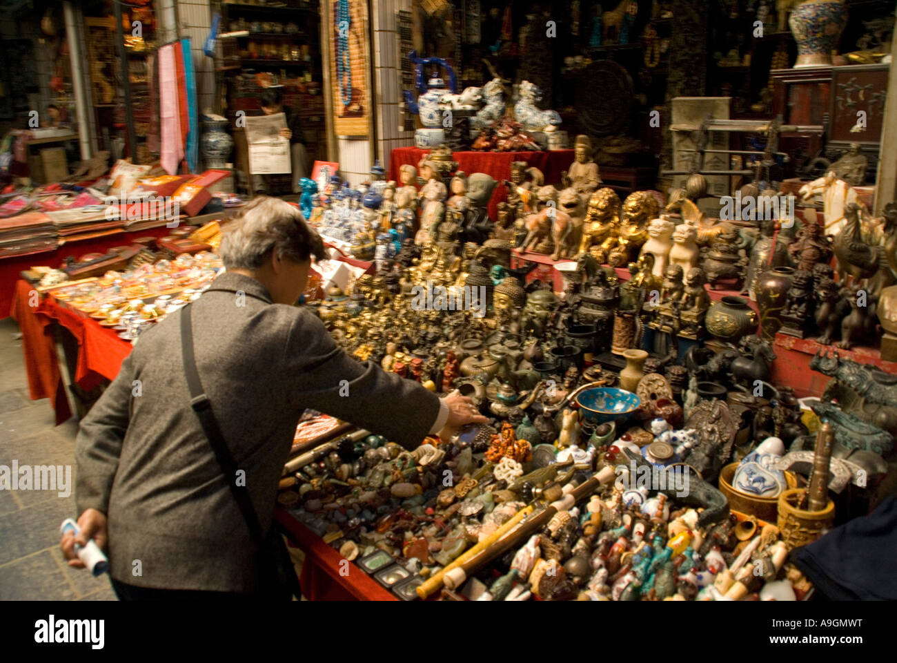 Antiques and knick knacks on sale in Xi'an covered alleyway market ...