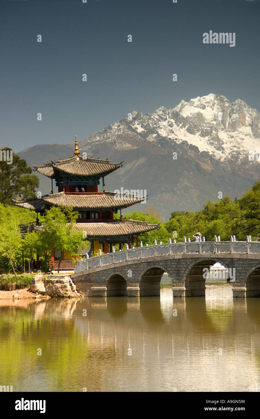 Lijiang's Black Dragon Pool with Moon Embracing Pavilion and Belt ...