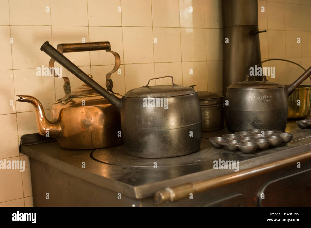 Old cooking range hi-res stock photography and images - Alamy