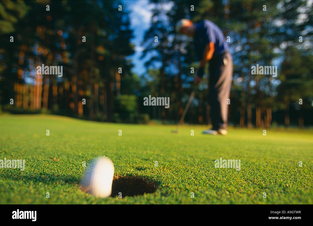 Senior golf surrey hi-res stock photography and images - Alamy