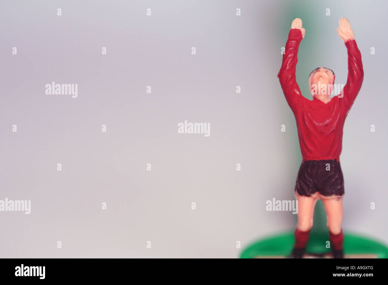 Head and shoulders Subbuteo Leeds Replica Table Football Players ...