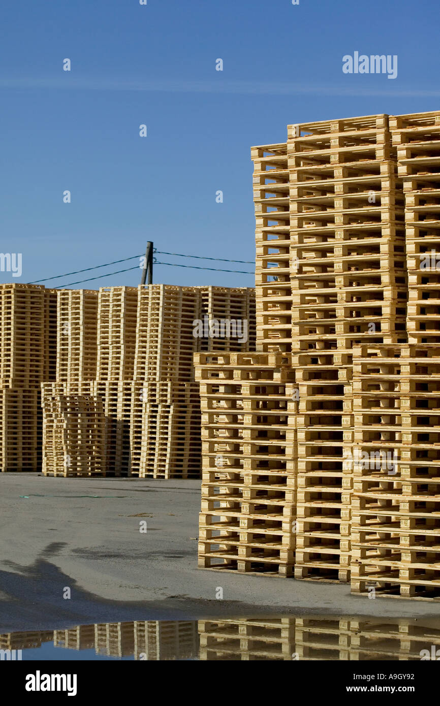 Pile Of Pallets High Resolution Stock Photography and Images - Alamy